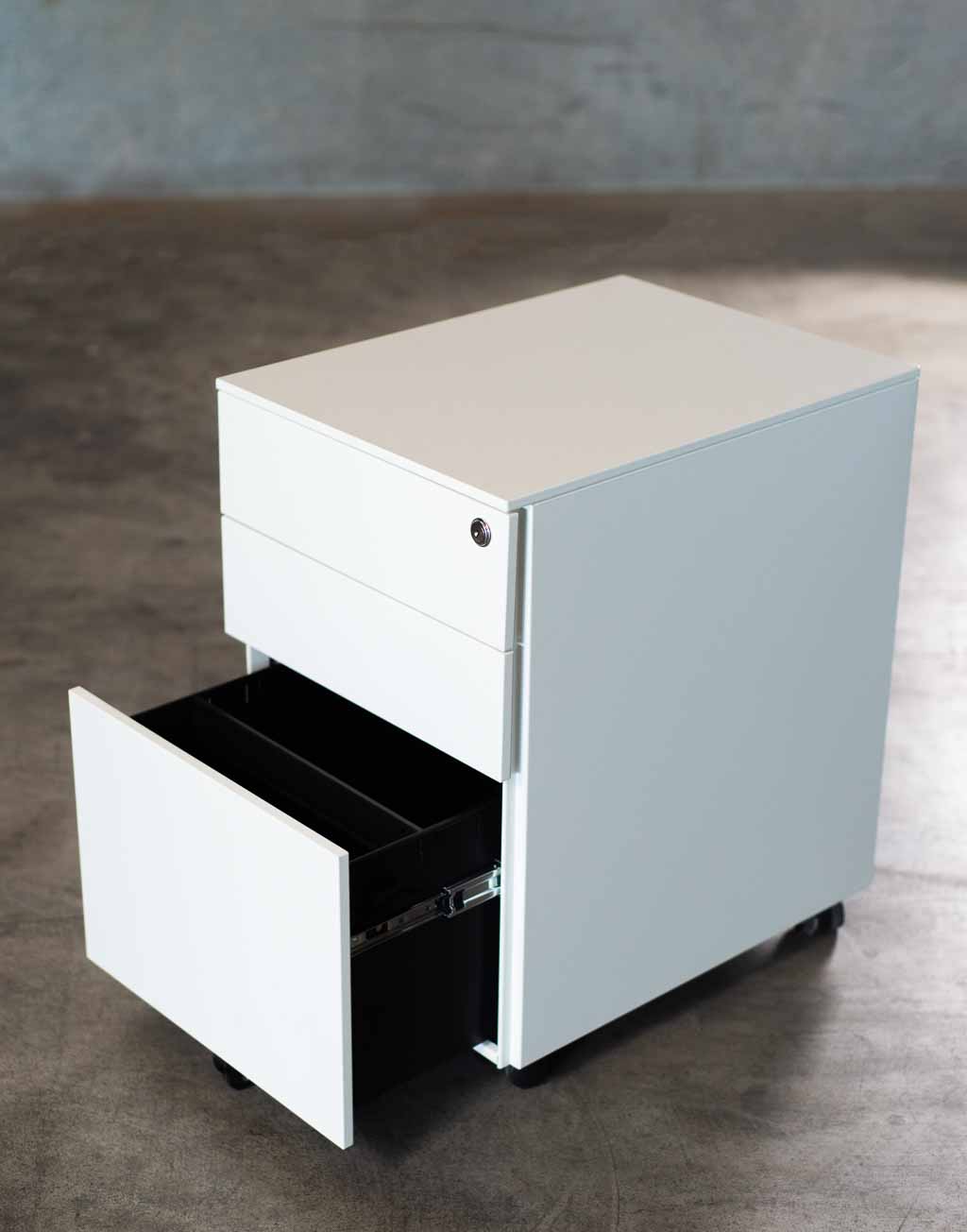 Signature Steel Mobile Pedestal